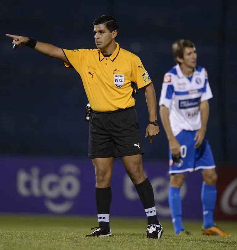 Enrique Cáceres en Nacional – Olimpia - Fútbol - ABC Color