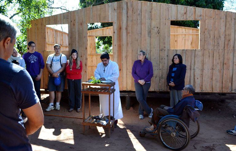 ONG Techo construye una casa para familia indigente - Interior - ABC Color