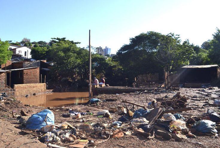 El barrio San Rafael se va liberando del agua - Interior - ABC Color