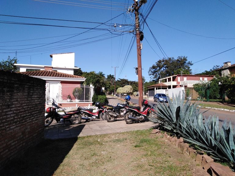 Dueños de la vereda - Crónicas Ciudadanas - ABC Color