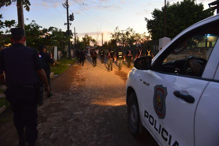 Redada policial en Bañado - Nacionales - ABC Color