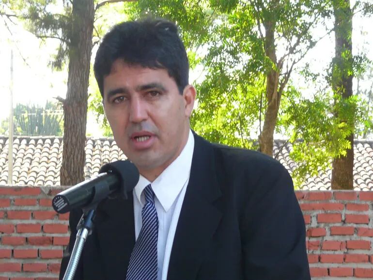 Escritor ignaciano lanza dos libros este viernes - Cultura - ABC Color