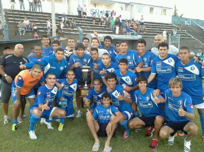 Sol vuelve con una copa - Fútbol - ABC Color