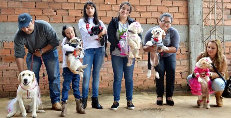 Divertido desfile de “Patitas con derecho” - Gaceta del Sur - ABC Color
