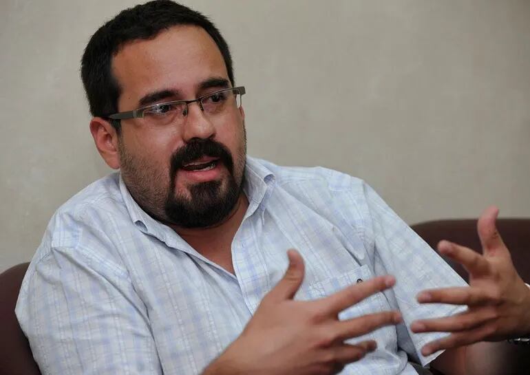 Víctor Arce sigue al frente de la Dinatrán - Nacionales - ABC Color