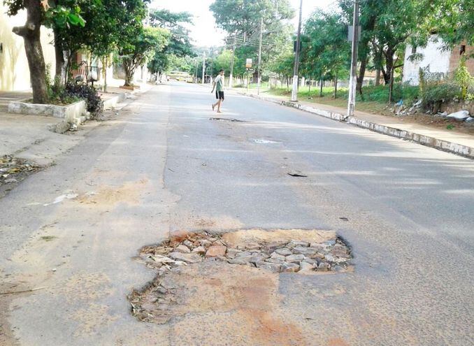 Essap deja calles rotas luego de reparar caños - Locales - ABC Color