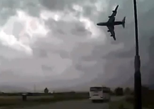 Impactante caída de un avión, grabada en video - Internacionales - ABC ...