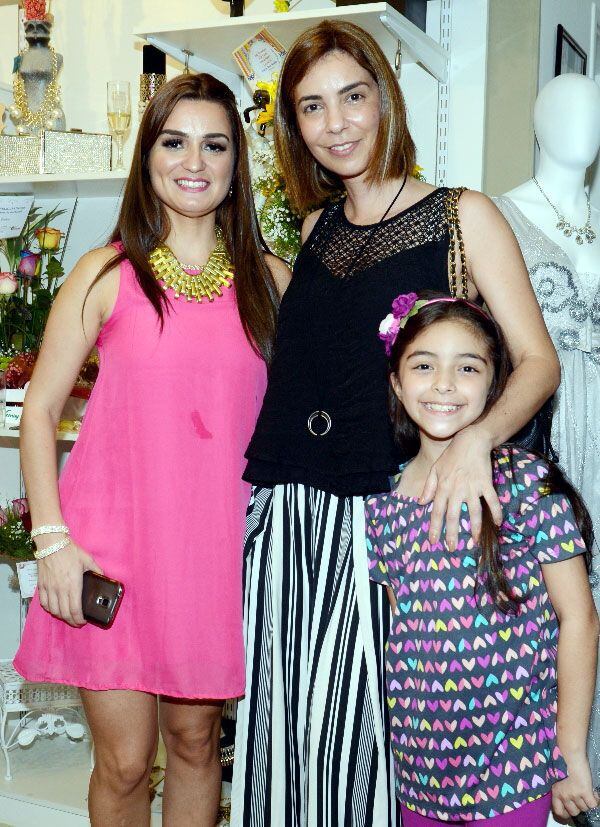 El 4° aniversario de María Adela - Sociales - ABC Color