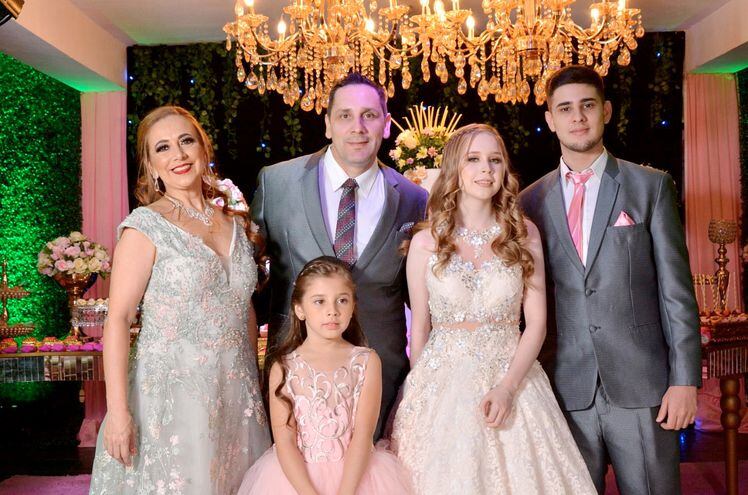 La fiesta de Ivanna Ayelén Carvallo Ávila - Sociales - ABC Color