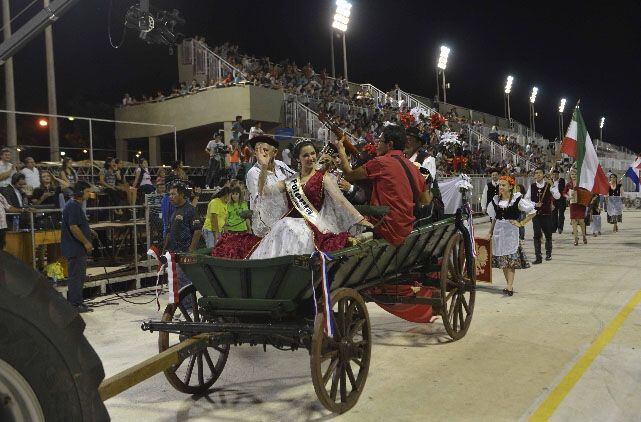 El crisol de razas brilló anoche en Encarnación - Notas - ABC Color