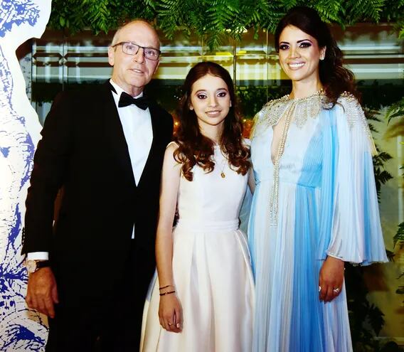 BETTINA MARIE RAY BARBOZA - Sociales - ABC Color