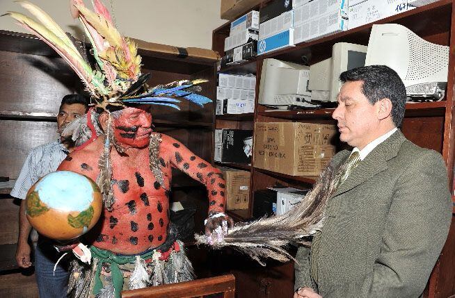 Entregan título a chamacocos - Locales - ABC Color