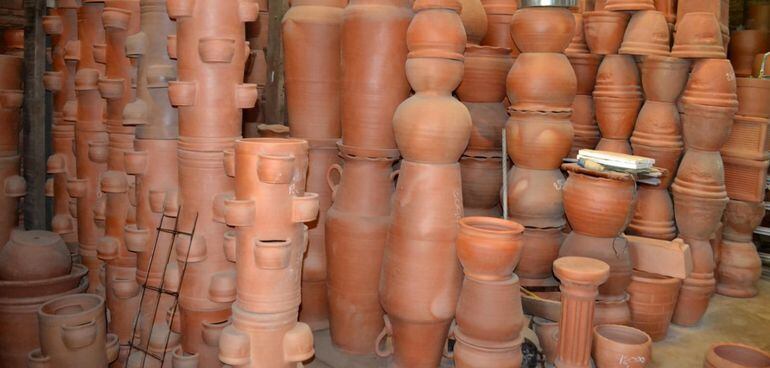 Cuatro décadas moldeando el barro - Interior - ABC Color