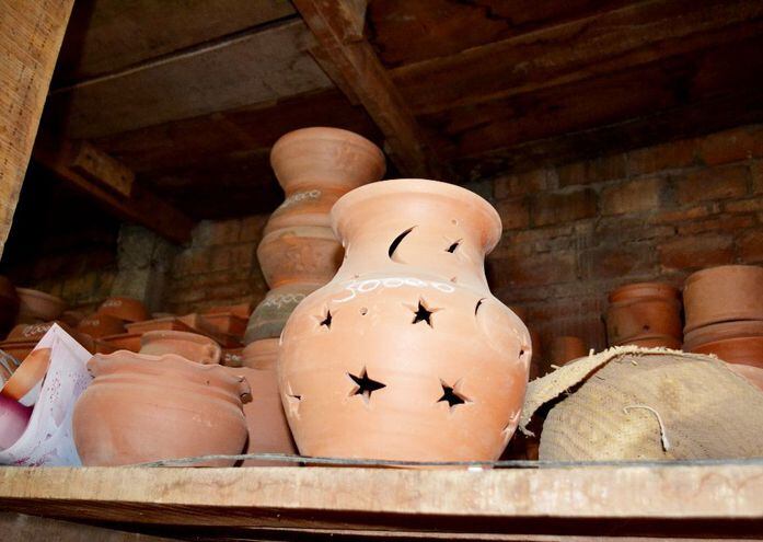 Cuatro décadas moldeando el barro - Interior - ABC Color