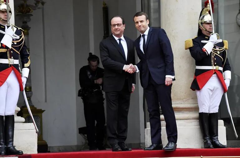 Presidente saliente de Francia François Hollande deja el palacio del ...