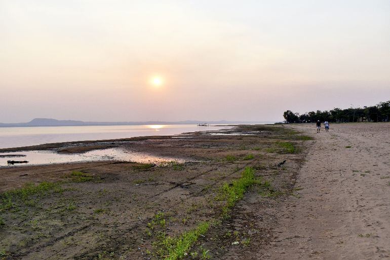 El lago Ypacaraí tiene 18 m menos - Interior - ABC Color