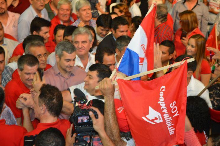 Una noche de mitines políticos - Galerías de imágenes - ABC Color