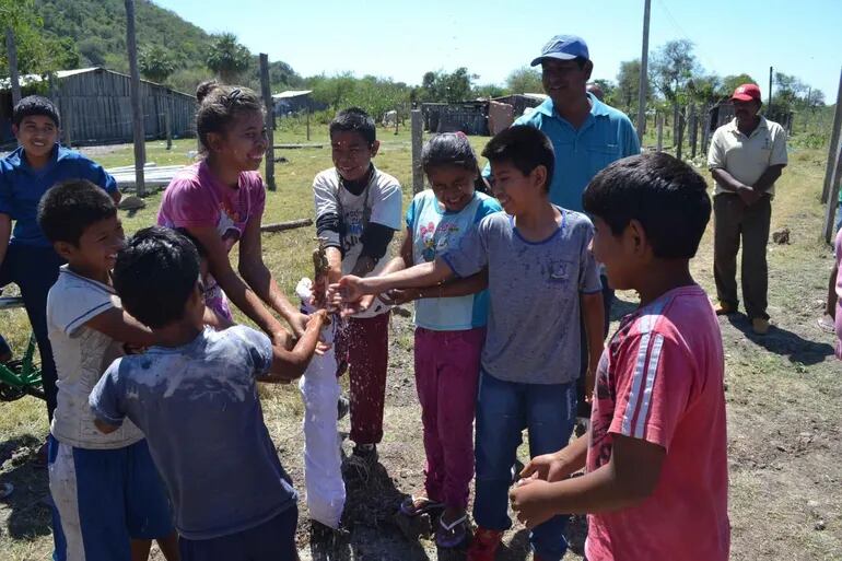 Indígenas chamacocos acceden a agua tratada - Nacionales - ABC Color
