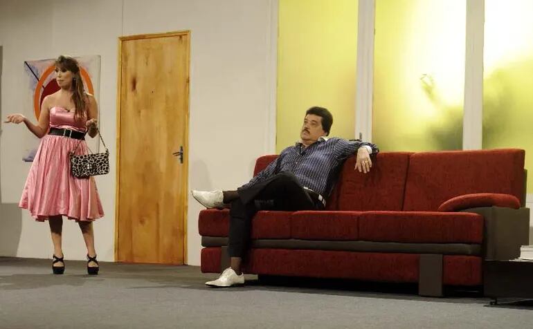 Sigue “Cuatro colas y un funeral” - Weekend - ABC Color