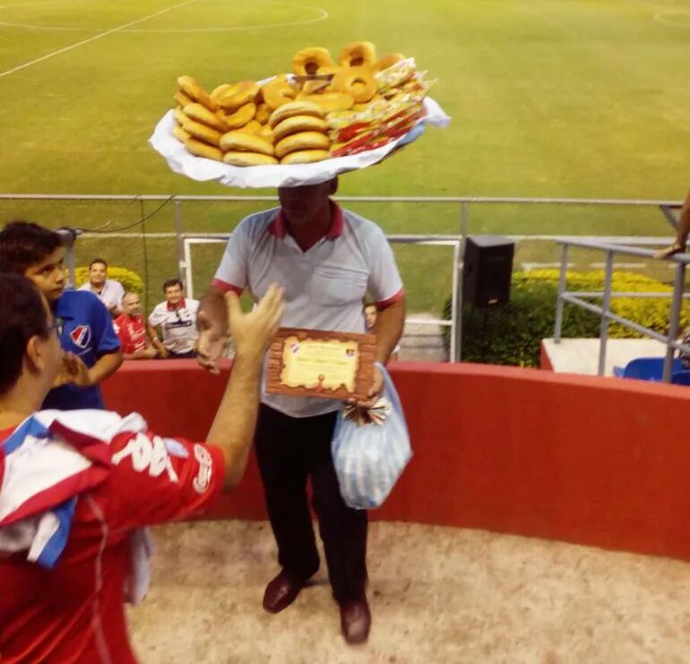 Don Ramón chipero homenajeado - Deportes - ABC Color