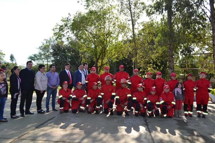 Presentan a la Unidad de Rescates y Emergencias - Nacionales - ABC Color