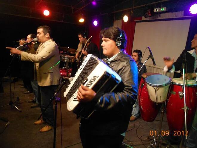 Retro Cumbia celebra 10 años con show y disco en vivo - Espectáculos ...