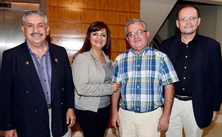 Cena en homenaje al Dr. Jorge Jarolín - Sociales - ABC Color