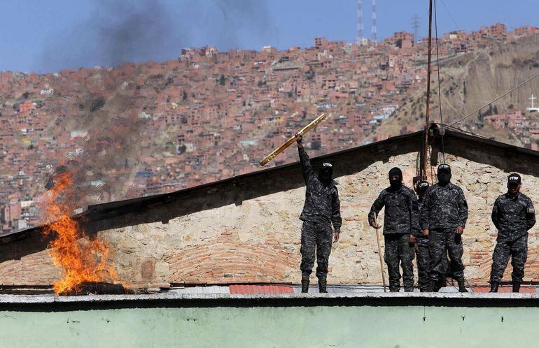 Receso en huelga policial busca instaurar negociación en Bolivia ...