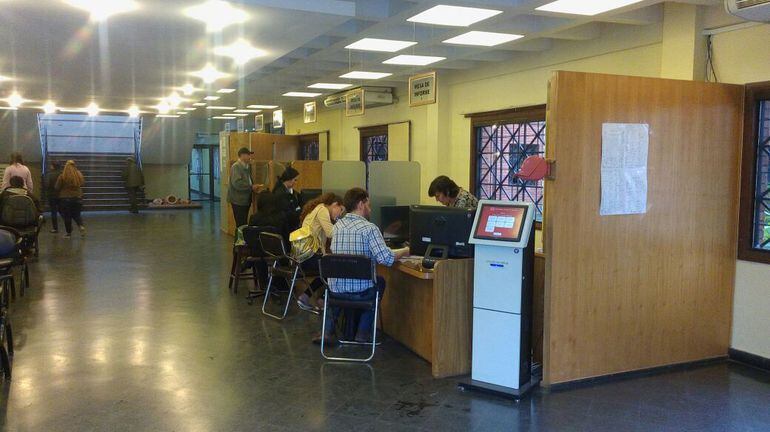 Estudiantes permiten acceso al Rectorado - Nacionales - ABC Color