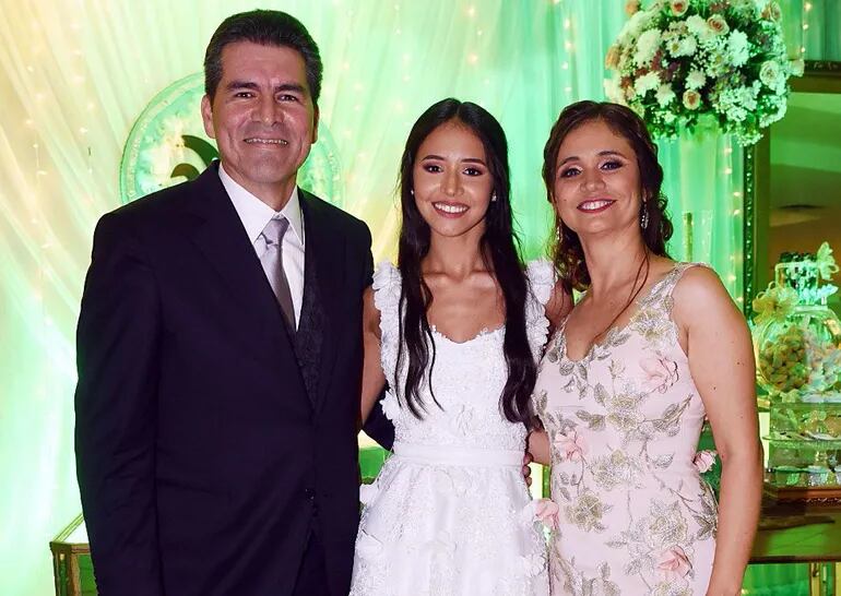 Magalí Monserrat Paredes Pérez - Sociales - ABC Color