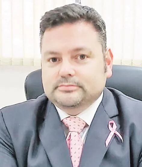 Alan Flores imita a Juan Arrom y demanda al país - Política - ABC Color