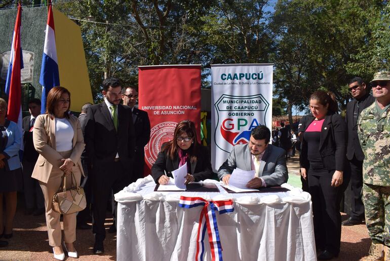 Caapucú: honran a la bandera y celebran 236 años de fundación de la ...