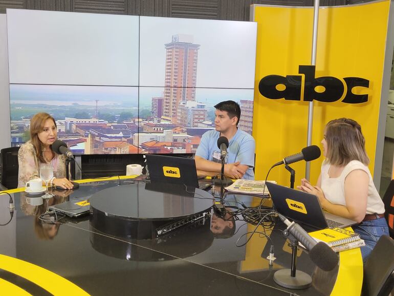 AUDIO: “Hay que tomar agua, comer frutas y verduras”, recomienda doctora ante ola de calor ...