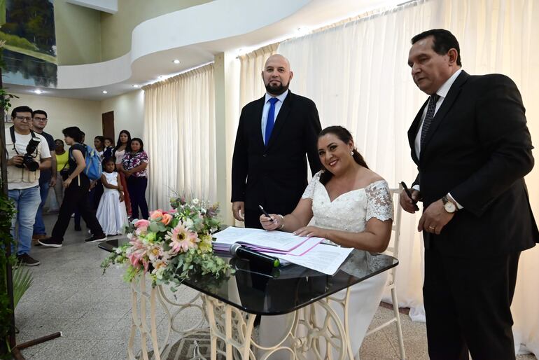 Amor en el aire: Parejas se casaron por civil y por iglesia en María Auxiliadora - Nacionales ...