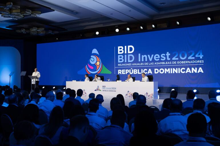 La primera sesión plenaria de la asamblea anual del BID elige un nuevo ...