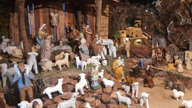 Luego de cuatro años, la familia Sánchez de Itauguá vuelve a preparar su pesebre - Nacionales ...