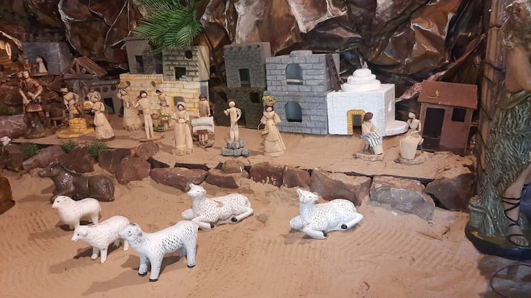 Luego de cuatro años, la familia Sánchez de Itauguá vuelve a preparar su pesebre - Nacionales ...