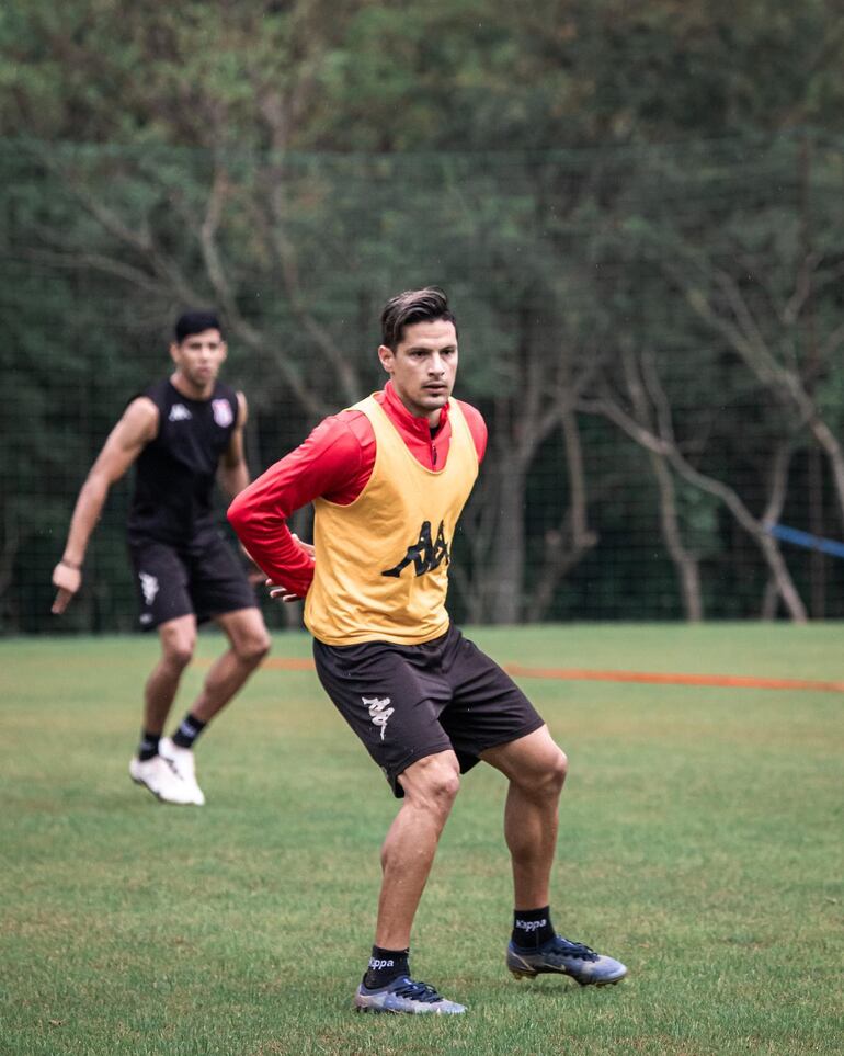 Wildo Alonso, la resta por suspensión en General Caballero JLM - Fútbol ...