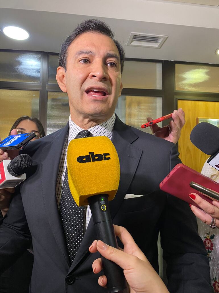 “Beto” Ovelar: agresiones entre parlamentarios “desdibujan la golpeada imagen” del Congreso ...