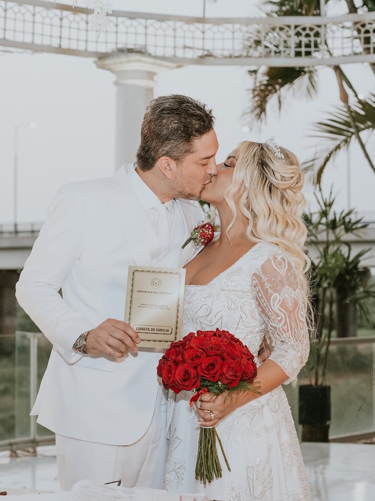 Fátima Román y Junior Rodríguez celebraron sus Bodas de Papel - Gente - ABC Color