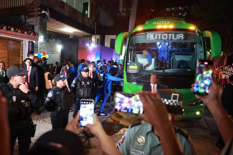 Selección de Colombia llega a Guadalajara en ambiente festivo de su ...
