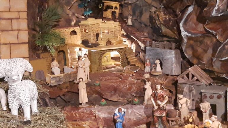 Luego de cuatro años, la familia Sánchez de Itauguá vuelve a preparar su pesebre - Nacionales ...