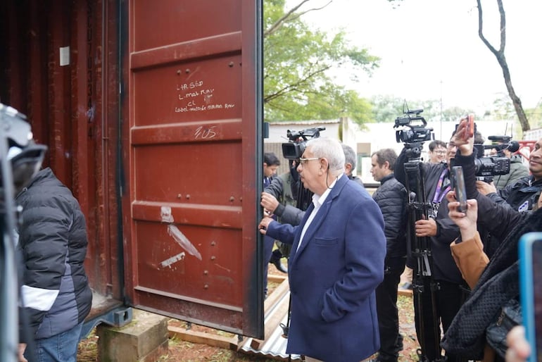 IPS: Investigarán millonarios equipos abandonados y robados ...