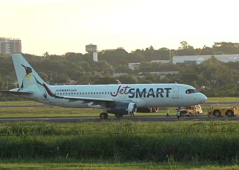 AUDIO: DINAC anuncia sumario tras amenaza de bomba - A La Gran 7-30 ...