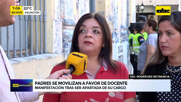 Video: Padres protestan contra directora de la Escuela Rodríguez de ...
