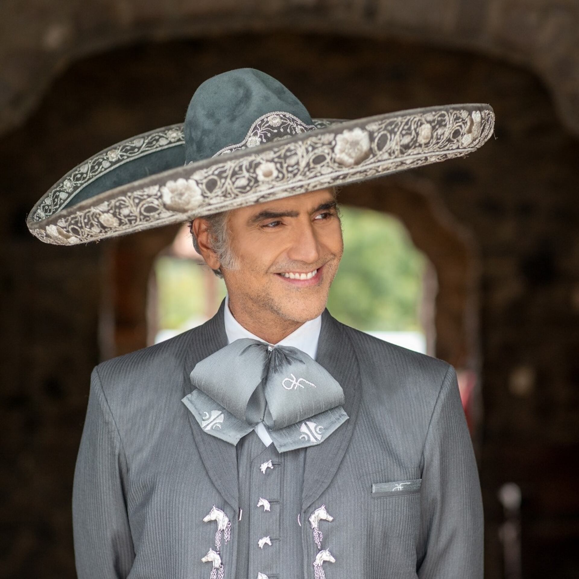 alejandro fernandez joven charro