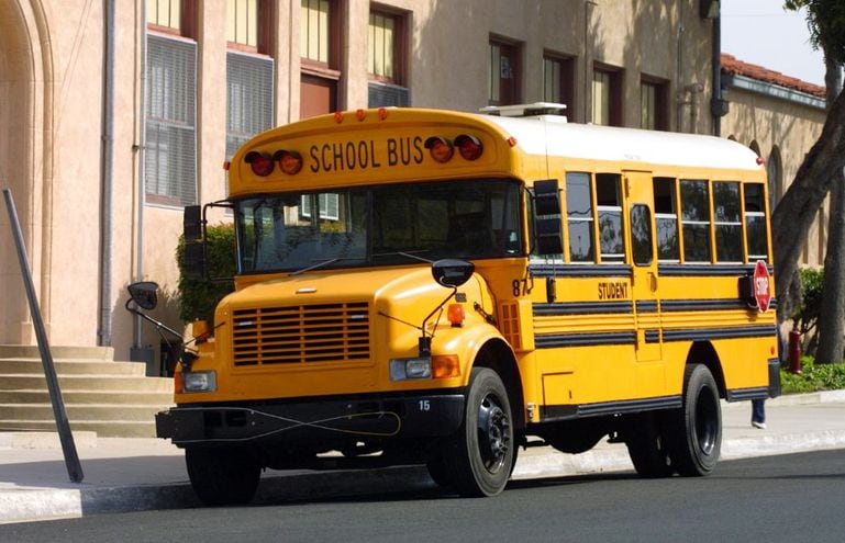 Buses escolares dignos para niños - Locales - ABC Color